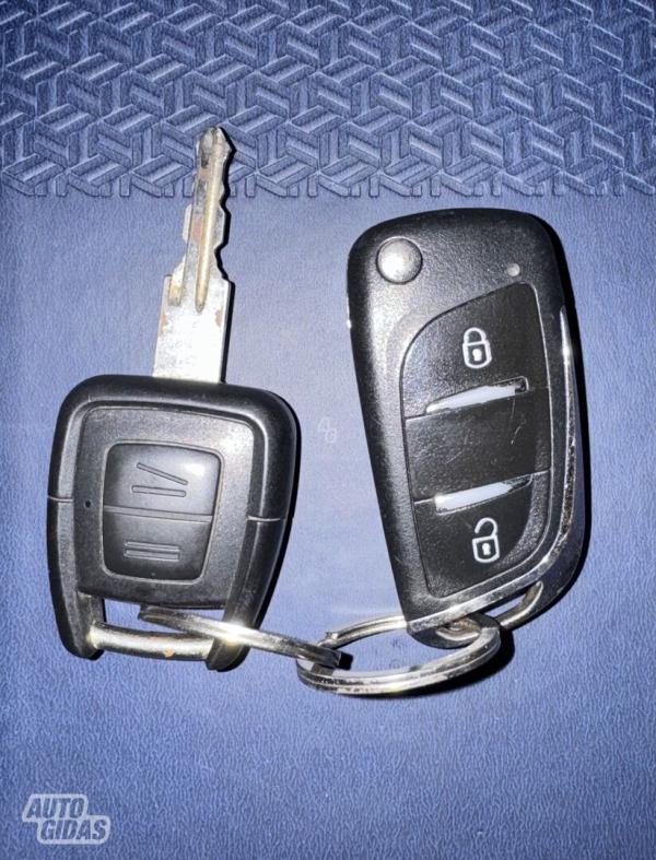 Zils Opel Astra 2003 Viļņa, ar dzinēja tilpumu 1.60 L un nobraukumu 240 tūkst. km par 900 €, foto 6 vietnē AUTOMOTO.COM.LV