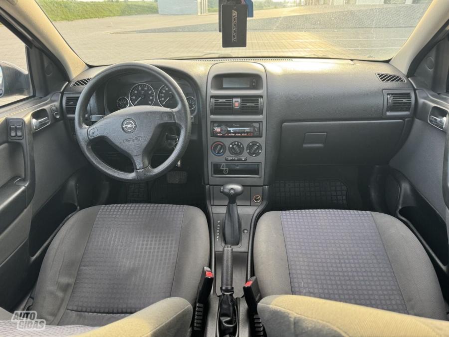 Blue Opel Astra 2003 in Vilnius, with an engine capacity of 1.60 L and mileage of 240 thousand km for 900 €, photo 8 on AUTOMOTO.COM.LV