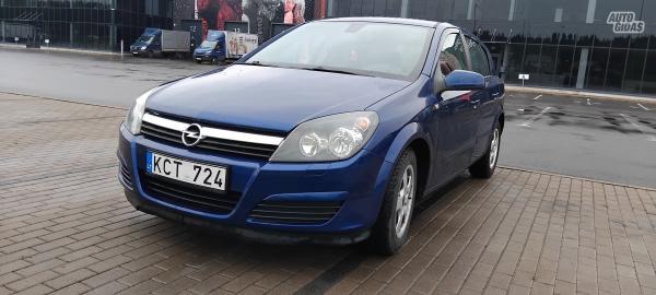 Blue Opel Astra 2004 in Kaunas, with an engine capacity of 1.70 L and mileage of 257 thousand km for 1600 €, photo 1 on AUTOMOTO.COM.LV