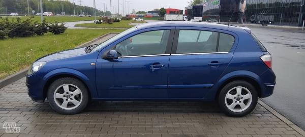 Blue Opel Astra 2004 in Kaunas, with an engine capacity of 1.70 L and mileage of 257 thousand km for 1600 €, photo 2 on AUTOMOTO.COM.LV