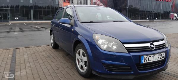 Blue Opel Astra 2004 in Kaunas, with an engine capacity of 1.70 L and mileage of 257 thousand km for 1600 €, photo 4 on AUTOMOTO.COM.LV
