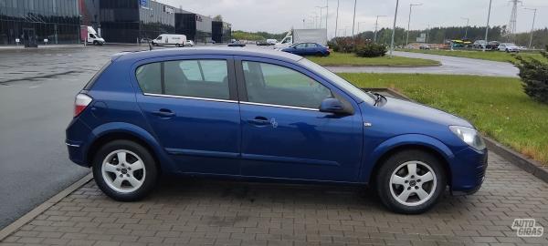 Blue Opel Astra 2004 in Kaunas, with an engine capacity of 1.70 L and mileage of 257 thousand km for 1600 €, photo 5 on AUTOMOTO.COM.LV