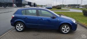 Blue Opel Astra 2004 in Kaunas, with an engine capacity of 1.70 L and mileage of 257 thousand km for 1600 €, photo 5 on AUTOMOTO.COM.LV