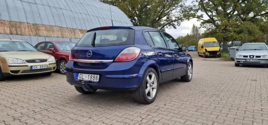 Blue Opel Astra 2004 in Valmiera, with an engine capacity of 1.70 L and mileage of 362 thousand km for 1200 €, photo 3 on AUTOMOTO.COM.LV