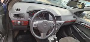Blue Opel Astra 2004 in Valmiera, with an engine capacity of 1.70 L and mileage of 362 thousand km for 1200 €, photo 7 on AUTOMOTO.COM.LV