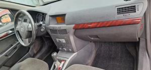 Blue Opel Astra 2004 in Valmiera, with an engine capacity of 1.70 L and mileage of 362 thousand km for 1200 €, photo 8 on AUTOMOTO.COM.LV
