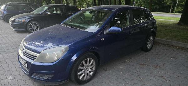 Blue Opel Astra 2004 in Vilnius, with an engine capacity of 1.60 L and mileage of 268 thousand km for 900 €, photo 1 on AUTOMOTO.COM.LV