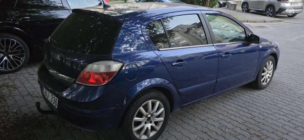 Blue Opel Astra 2004 in Vilnius, with an engine capacity of 1.60 L and mileage of 268 thousand km for 900 €, photo 2 on AUTOMOTO.COM.LV