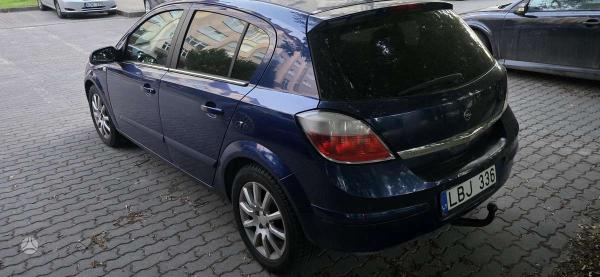 Blue Opel Astra 2004 in Vilnius, with an engine capacity of 1.60 L and mileage of 268 thousand km for 900 €, photo 3 on AUTOMOTO.COM.LV