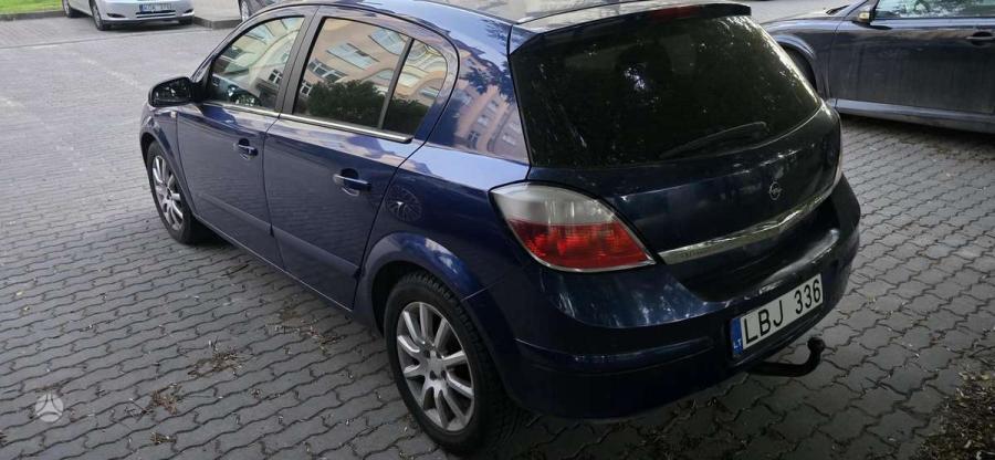 Blue Opel Astra 2004 in Vilnius, with an engine capacity of 1.60 L and mileage of 268 thousand km for 900 €, photo 4 on AUTOMOTO.COM.LV