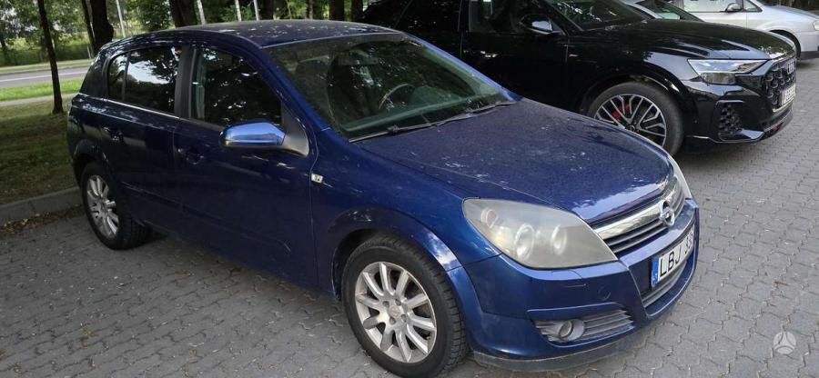 Blue Opel Astra 2004 in Vilnius, with an engine capacity of 1.60 L and mileage of 268 thousand km for 900 €, photo 5 on AUTOMOTO.COM.LV