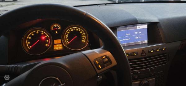 Blue Opel Astra 2004 in Vilnius, with an engine capacity of 1.60 L and mileage of 268 thousand km for 900 €, photo 7 on AUTOMOTO.COM.LV