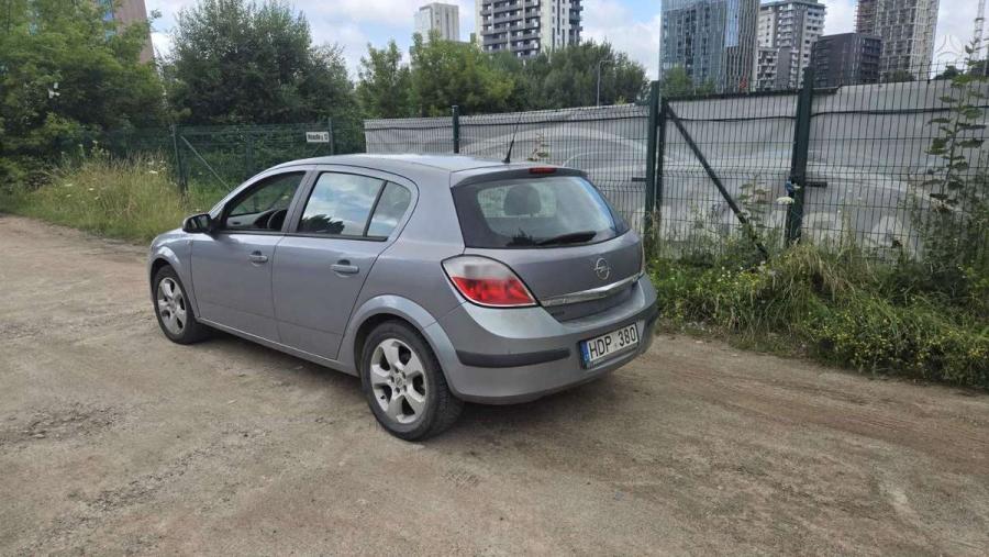 Zils Opel Astra 2004 Viļņa, ar dzinēja tilpumu 1.69 L un nobraukumu 235 tūkst. km par 800 €, foto 3 vietnē AUTOMOTO.COM.LV