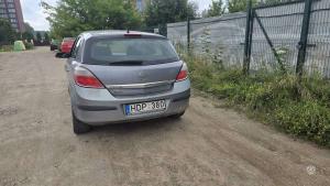 Zils Opel Astra 2004 Viļņa, ar dzinēja tilpumu 1.69 L un nobraukumu 235 tūkst. km par 800 €, foto 4 vietnē AUTOMOTO.COM.LV