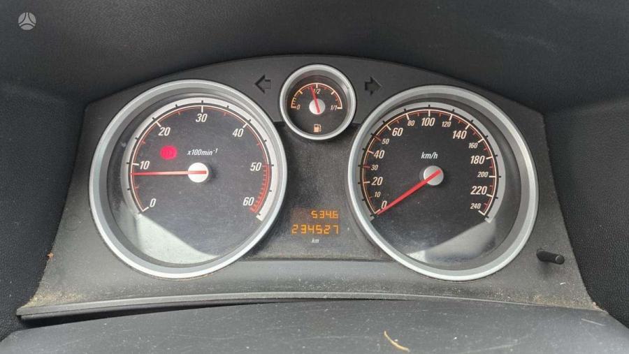 Zils Opel Astra 2004 Viļņa, ar dzinēja tilpumu 1.69 L un nobraukumu 235 tūkst. km par 800 €, foto 7 vietnē AUTOMOTO.COM.LV