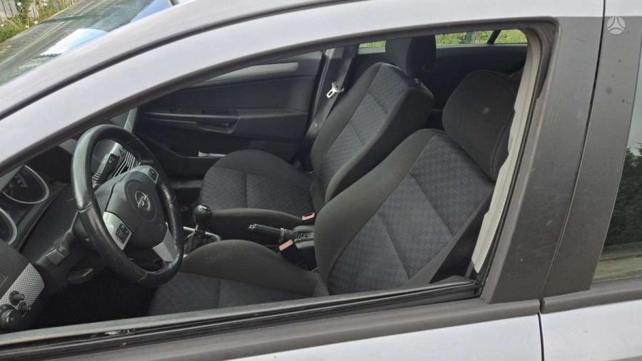 Zils Opel Astra 2004 Viļņa, ar dzinēja tilpumu 1.69 L un nobraukumu 235 tūkst. km par 800 €, foto 8 vietnē AUTOMOTO.COM.LV