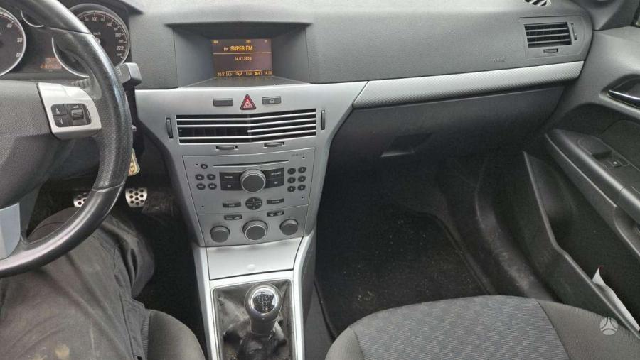 Zils Opel Astra 2004 Viļņa, ar dzinēja tilpumu 1.69 L un nobraukumu 235 tūkst. km par 800 €, foto 9 vietnē AUTOMOTO.COM.LV