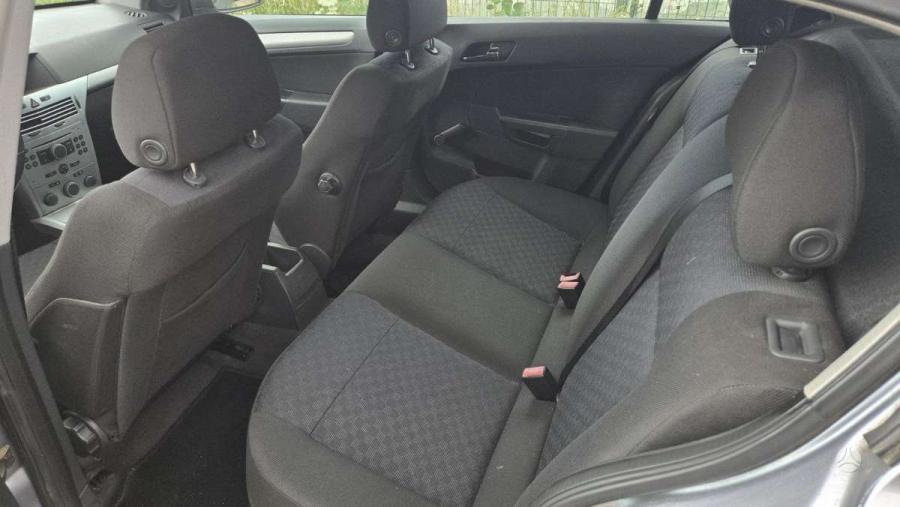 Zils Opel Astra 2004 Viļņa, ar dzinēja tilpumu 1.69 L un nobraukumu 235 tūkst. km par 800 €, foto 10 vietnē AUTOMOTO.COM.LV