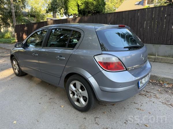 Blue Opel Astra 2004 in Riga, with an engine capacity of 1.80 L and mileage of 267 thousand km for 1750 €, photo 3 on AUTOMOTO.COM.LV