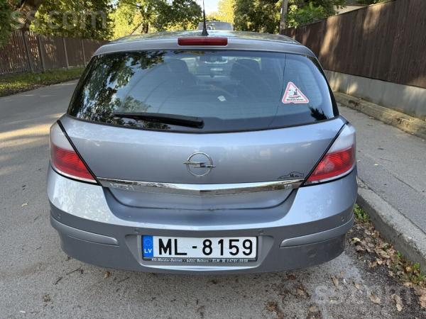 Blue Opel Astra 2004 in Riga, with an engine capacity of 1.80 L and mileage of 267 thousand km for 1750 €, photo 4 on AUTOMOTO.COM.LV