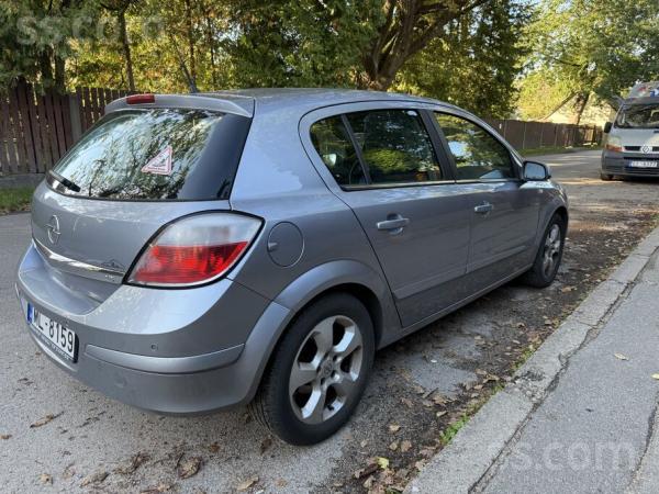 Blue Opel Astra 2004 in Riga, with an engine capacity of 1.80 L and mileage of 267 thousand km for 1750 €, photo 5 on AUTOMOTO.COM.LV