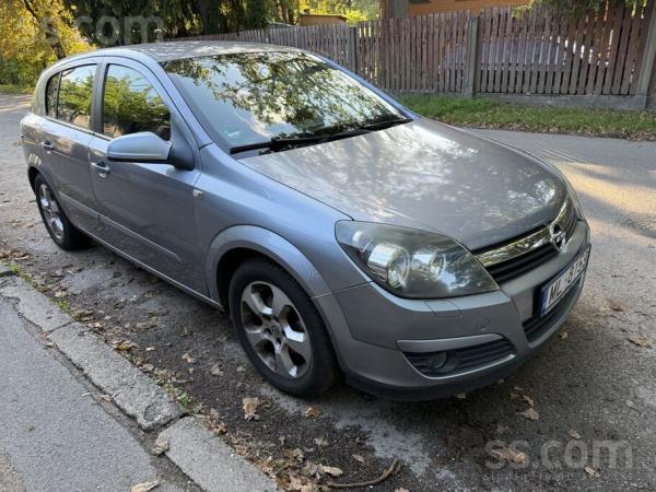 Blue Opel Astra 2004 in Riga, with an engine capacity of 1.80 L and mileage of 267 thousand km for 1750 €, photo 6 on AUTOMOTO.COM.LV
