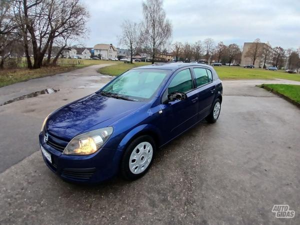 Blue Opel Astra 2005 in Silute, with an engine capacity of 1.70 L and mileage of 393 thousand km for 990 €, photo 1 on AUTOMOTO.COM.LV