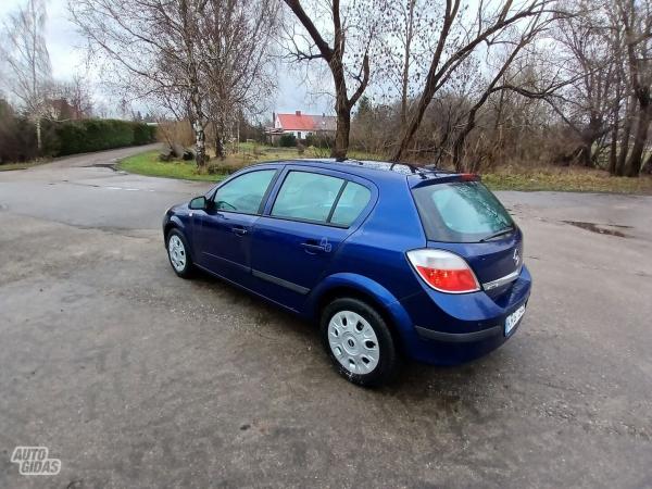 Blue Opel Astra 2005 in Silute, with an engine capacity of 1.70 L and mileage of 393 thousand km for 990 €, photo 3 on AUTOMOTO.COM.LV