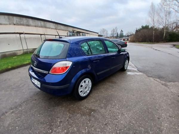 Blue Opel Astra 2005 in Silute, with an engine capacity of 1.70 L and mileage of 393 thousand km for 990 €, photo 4 on AUTOMOTO.COM.LV