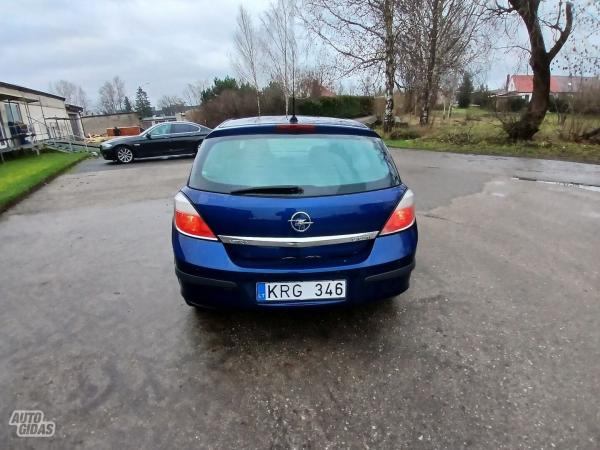 Blue Opel Astra 2005 in Silute, with an engine capacity of 1.70 L and mileage of 393 thousand km for 990 €, photo 6 on AUTOMOTO.COM.LV