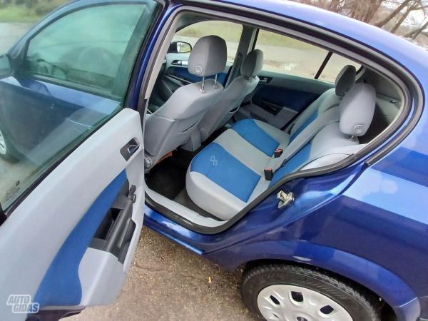 Blue Opel Astra 2005 in Silute, with an engine capacity of 1.70 L and mileage of 393 thousand km for 990 €, photo 8 on AUTOMOTO.COM.LV