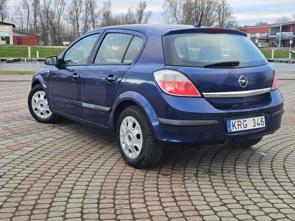 Blue Opel Astra 2005 in Silute, with an engine capacity of 1.70 L and mileage of 300 thousand km for 950 €, photo 4 on AUTOMOTO.COM.LV