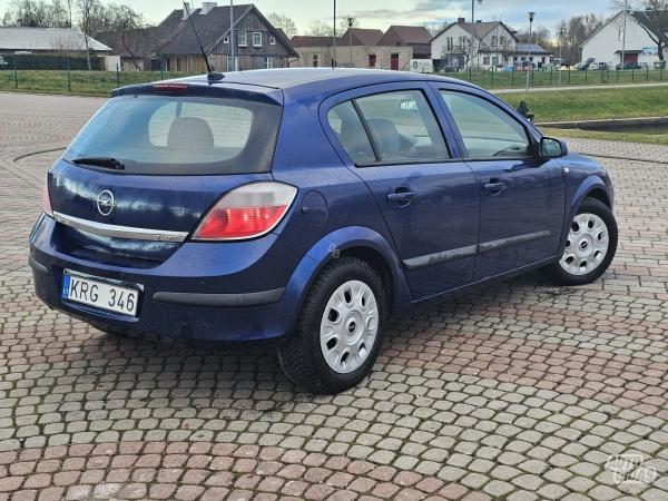 Blue Opel Astra 2005 in Silute, with an engine capacity of 1.70 L and mileage of 300 thousand km for 950 €, photo 5 on AUTOMOTO.COM.LV
