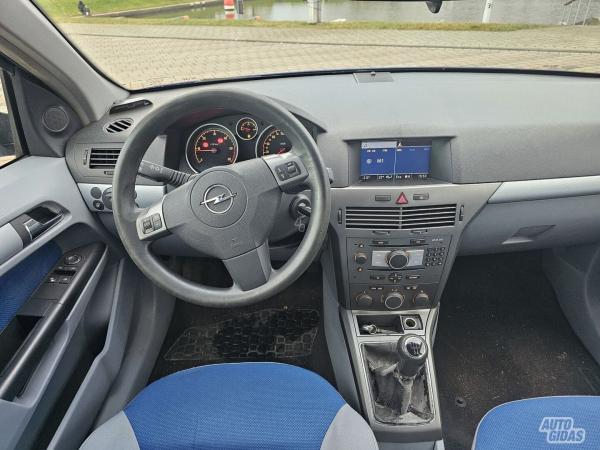 Blue Opel Astra 2005 in Silute, with an engine capacity of 1.70 L and mileage of 300 thousand km for 950 €, photo 8 on AUTOMOTO.COM.LV