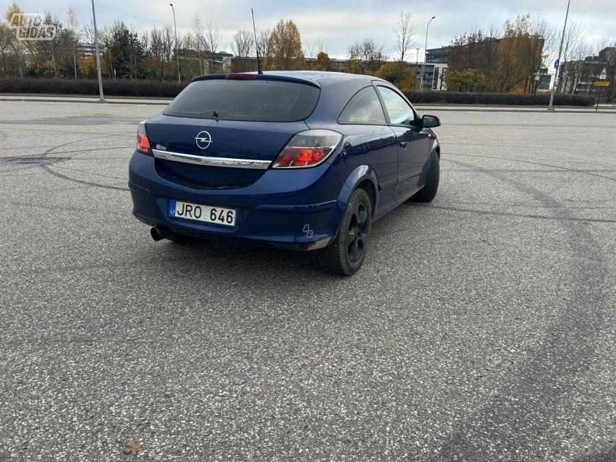Blue Opel Astra 2005 in Taurage, with an engine capacity of 1.70 L and mileage of 250 thousand km for 900 €, photo 3 on AUTOMOTO.COM.LV