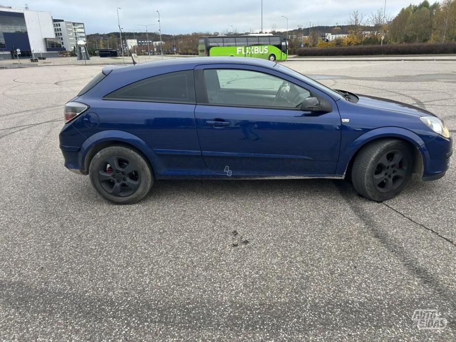 Blue Opel Astra 2005 in Taurage, with an engine capacity of 1.70 L and mileage of 250 thousand km for 900 €, photo 4 on AUTOMOTO.COM.LV