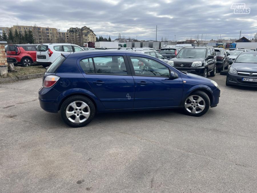 Blue Opel Astra 2005 in Siauliai, with an engine capacity of 1.70 L and mileage of 268 thousand km for 849 €, photo 5 on AUTOMOTO.COM.LV