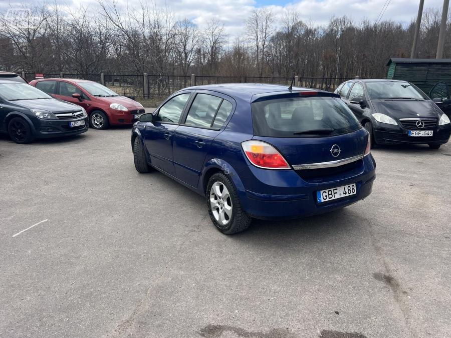 Blue Opel Astra 2005 in Siauliai, with an engine capacity of 1.70 L and mileage of 268 thousand km for 849 €, photo 8 on AUTOMOTO.COM.LV
