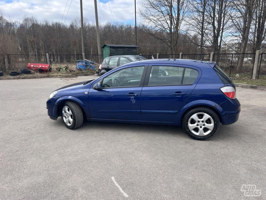 Blue Opel Astra 2005 in Siauliai, with an engine capacity of 1.70 L and mileage of 268 thousand km for 849 €, photo 9 on AUTOMOTO.COM.LV