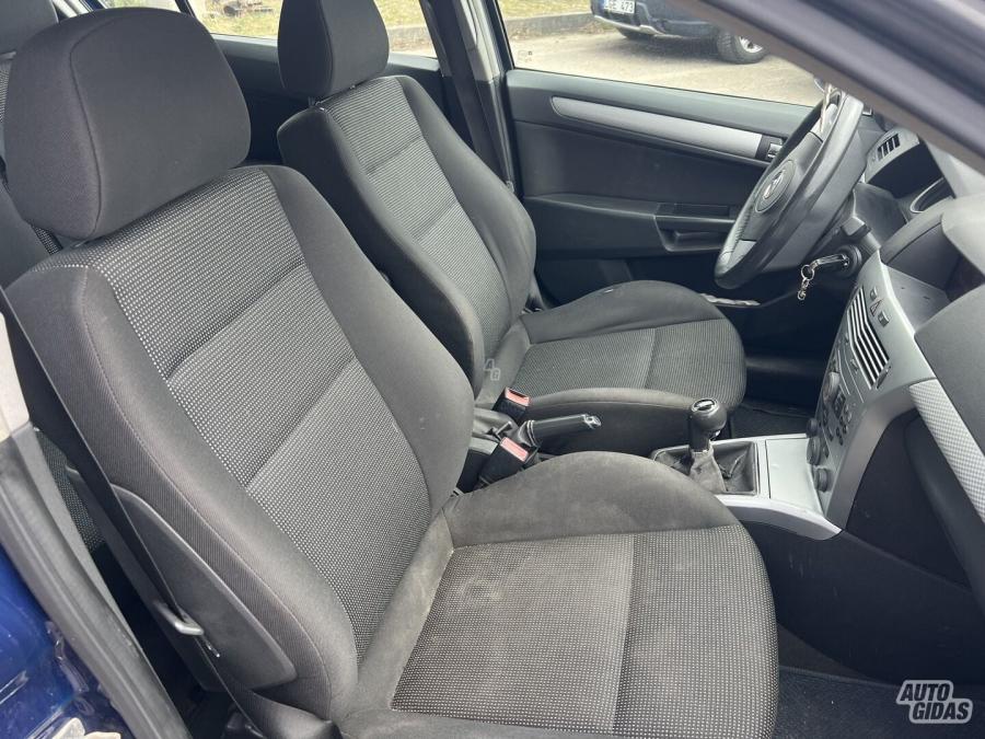 Blue Opel Astra 2005 in Siauliai, with an engine capacity of 1.70 L and mileage of 268 thousand km for 849 €, photo 17 on AUTOMOTO.COM.LV