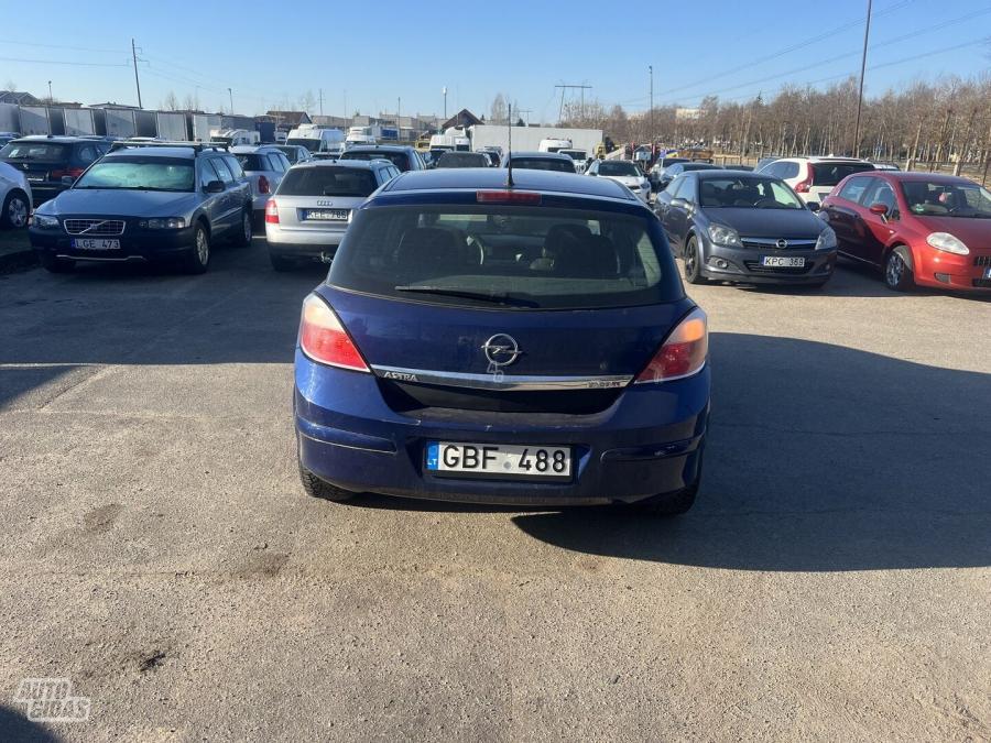 Blue Opel Astra 2005 in Siauliai, with an engine capacity of 1.70 L and mileage of 268 thousand km for 899 €, photo 8 on AUTOMOTO.COM.LV