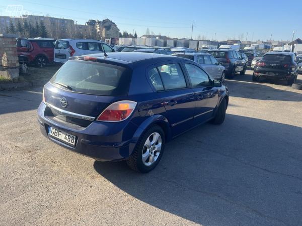 Blue Opel Astra 2005 in Siauliai, with an engine capacity of 1.70 L and mileage of 268 thousand km for 899 €, photo 8 on AUTOMOTO.COM.LV