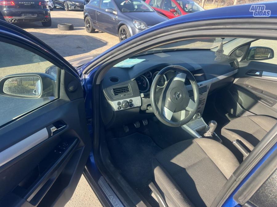 Blue Opel Astra 2005 in Siauliai, with an engine capacity of 1.70 L and mileage of 268 thousand km for 899 €, photo 12 on AUTOMOTO.COM.LV