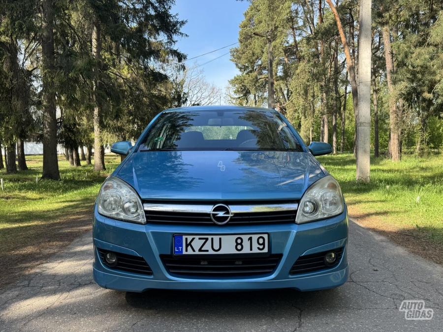 Blue Opel Astra 2005 in Panevezys, with an engine capacity of 1.60 L and mileage of 231 thousand km for 1090 €, photo 4 on AUTOMOTO.COM.LV