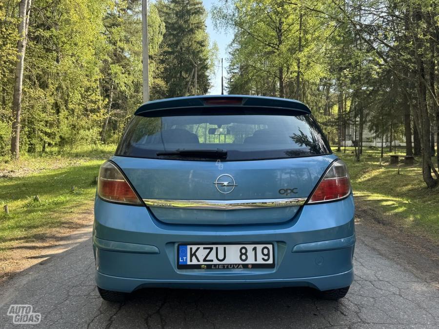 Blue Opel Astra 2005 in Panevezys, with an engine capacity of 1.60 L and mileage of 231 thousand km for 1090 €, photo 11 on AUTOMOTO.COM.LV
