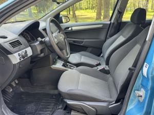 Blue Opel Astra 2005 in Panevezys, with an engine capacity of 1.60 L and mileage of 231 thousand km for 1090 €, photo 14 on AUTOMOTO.COM.LV