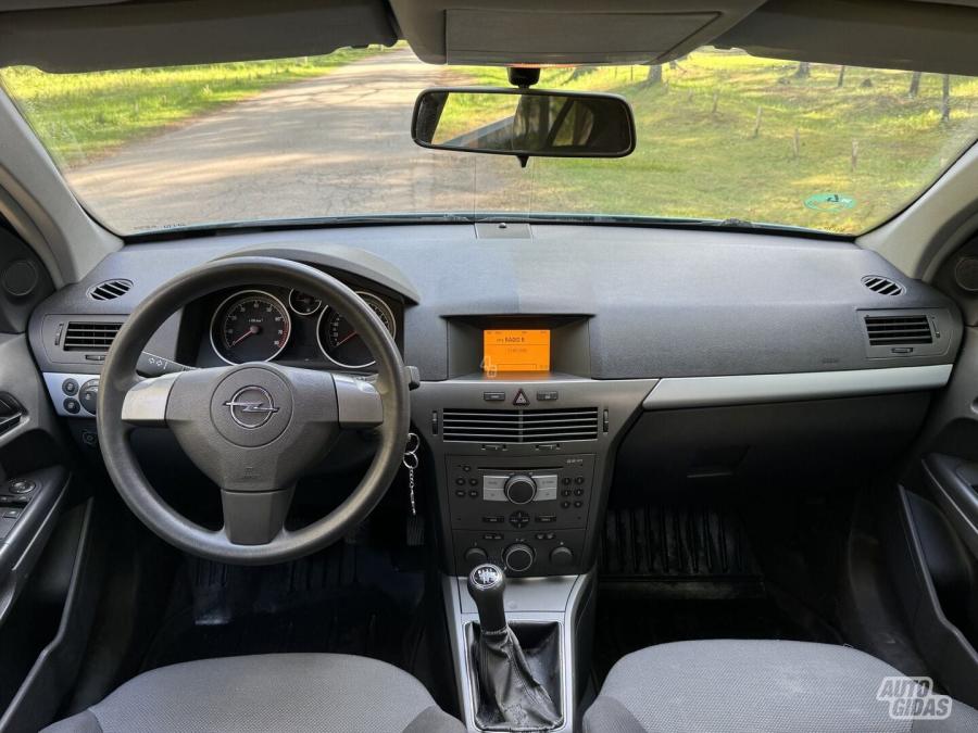Blue Opel Astra 2005 in Panevezys, with an engine capacity of 1.60 L and mileage of 231 thousand km for 1090 €, photo 15 on AUTOMOTO.COM.LV