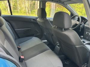 Blue Opel Astra 2005 in Panevezys, with an engine capacity of 1.60 L and mileage of 231 thousand km for 1090 €, photo 18 on AUTOMOTO.COM.LV