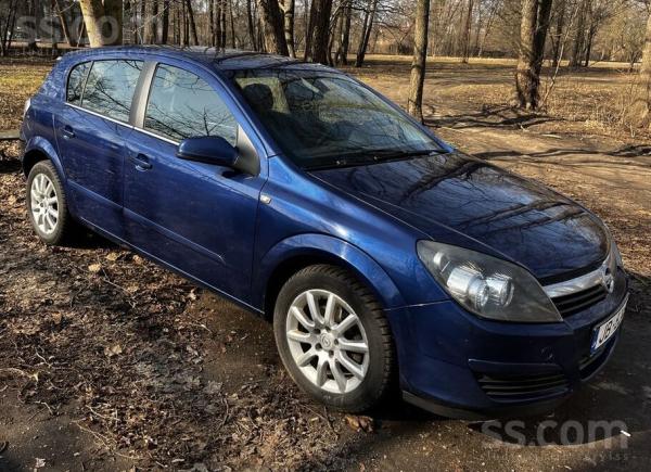 Blue Opel Astra 2005 in Riga, with an engine capacity of 1.70 L and mileage of 284 thousand km for 2500 €, photo 1 on AUTOMOTO.COM.LV