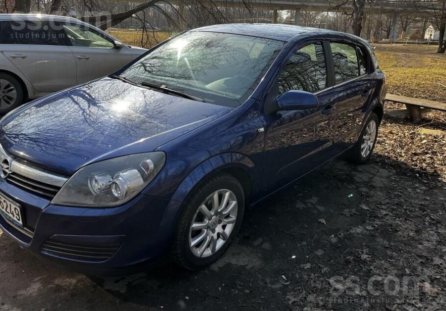 Blue Opel Astra 2005 in Riga, with an engine capacity of 1.70 L and mileage of 284 thousand km for 2500 €, photo 3 on AUTOMOTO.COM.LV